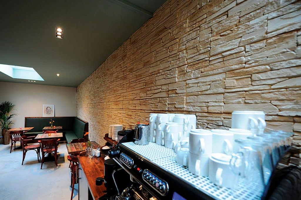Decorar un Restaurante con Paneles de Piedra Pizarra